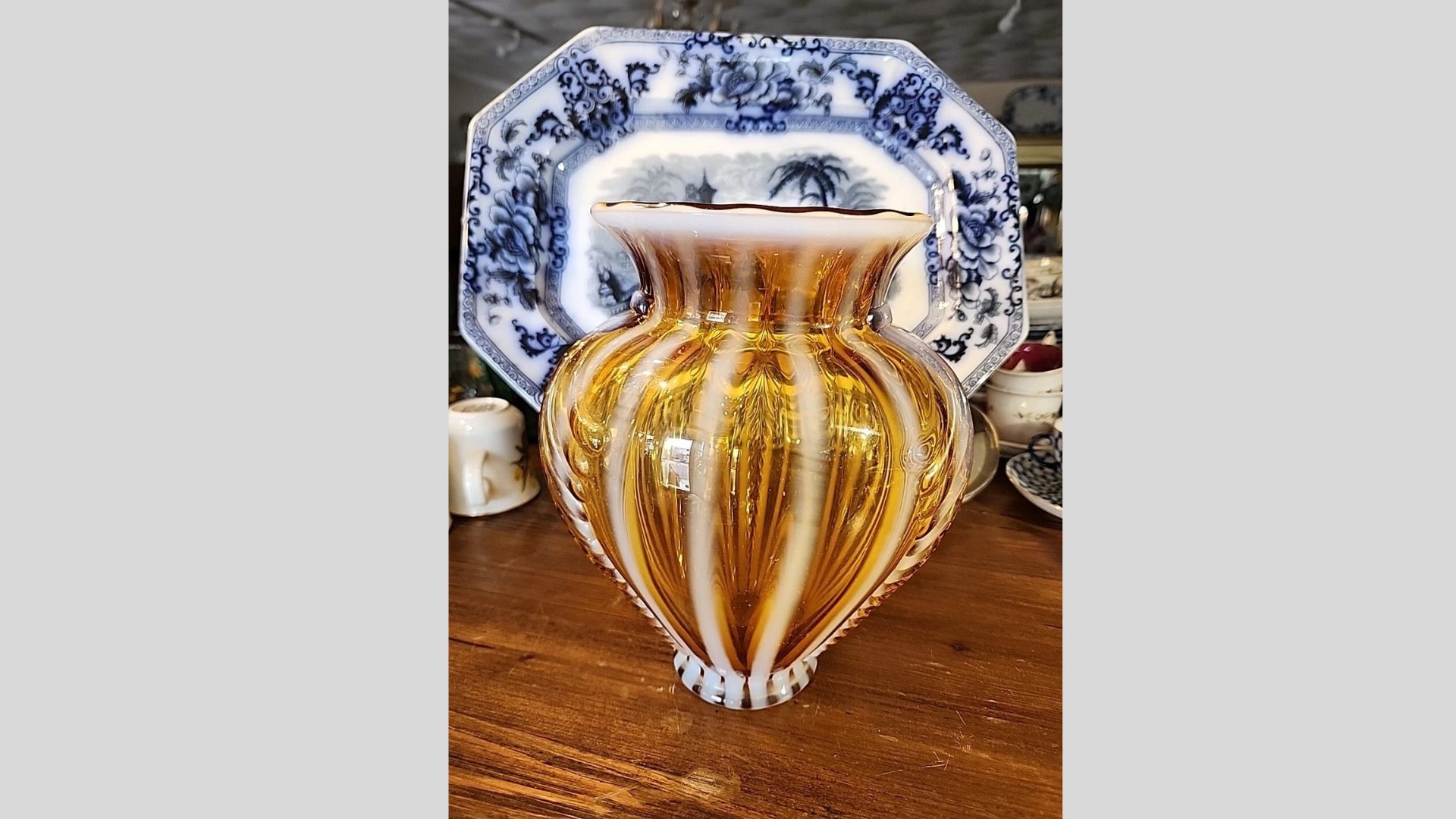 13 “Worthless” Items That Antique Dealers Love – Decluttering Mom