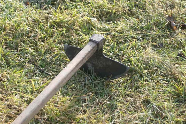 12 Old Garden Tools That Collectors Want – Decluttering Mom
