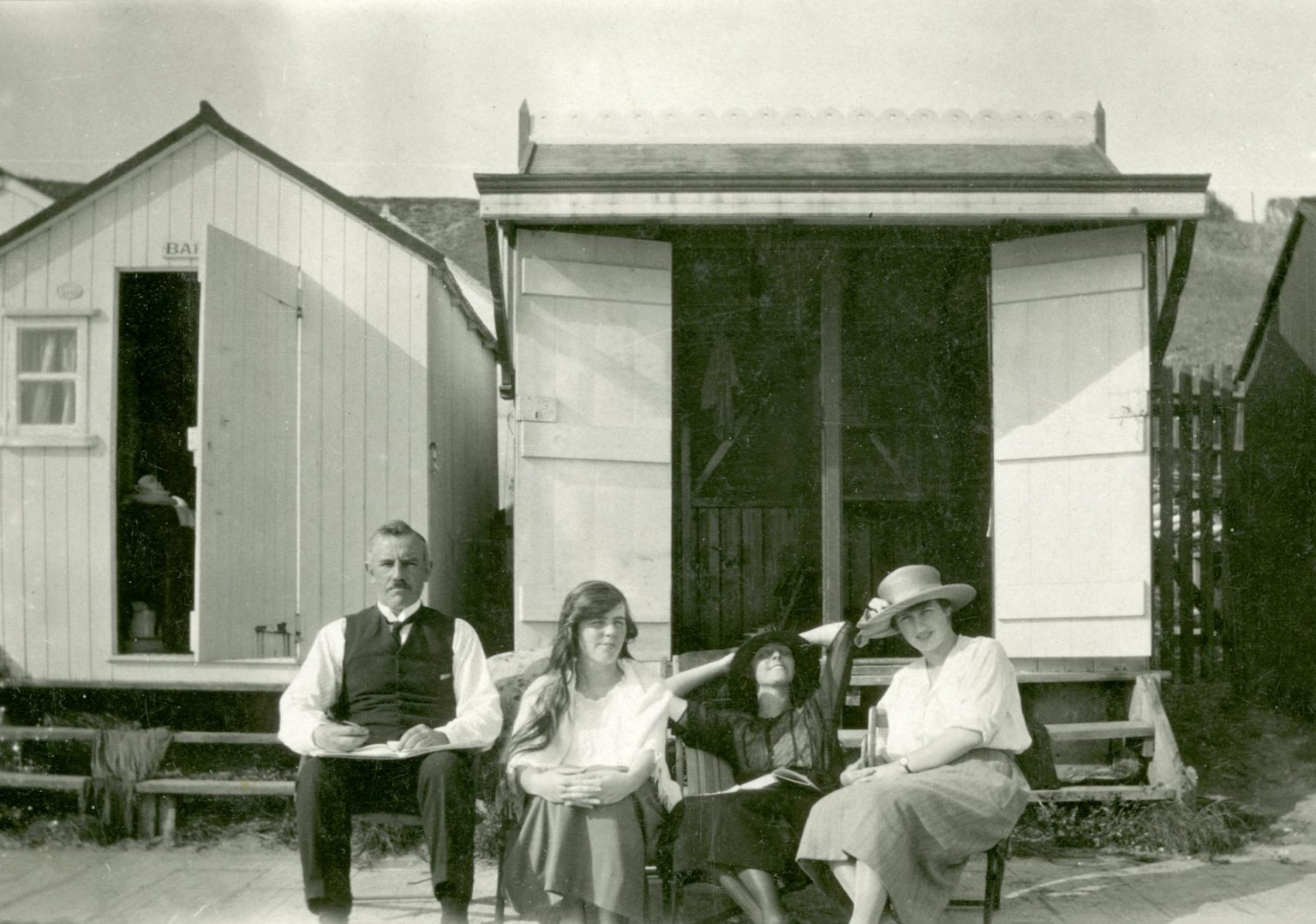 14 Family Photos That Capture a Bygone Era – Decluttering Mom