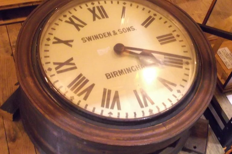 12 Antique Clocks That Could Be Worth Thousands – Decluttering Mom