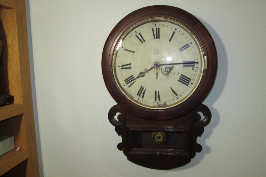12 Antique Clocks That Could Be Worth Thousands – Decluttering Mom