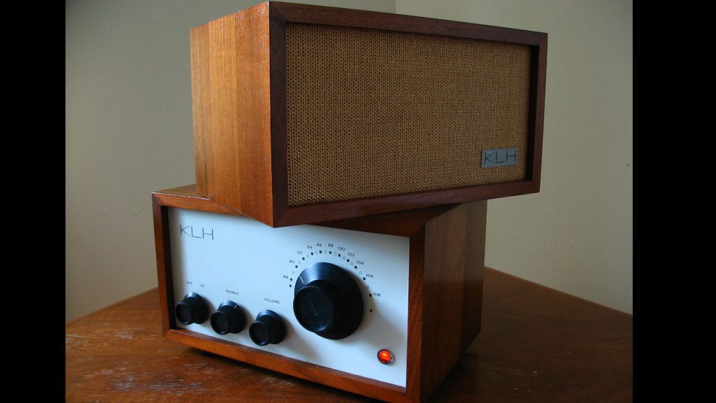 14 Old-School Radios That Could Be Worth a Lot – Decluttering Mom