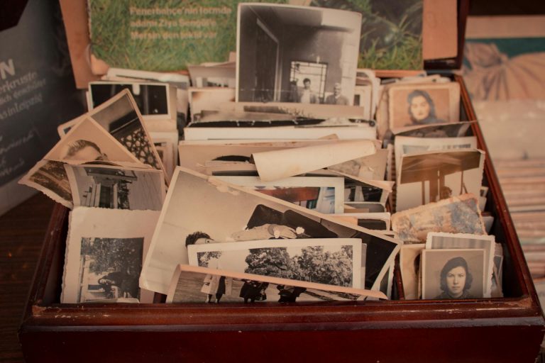 10 Tips for Organizing Sentimental Keepsakes – Decluttering Mom