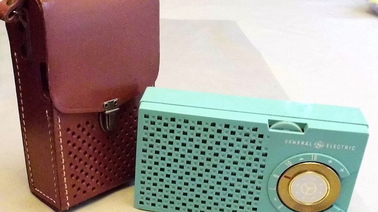 10 Retro Gadgets Grandma Used That Collectors Want Now – Decluttering Mom