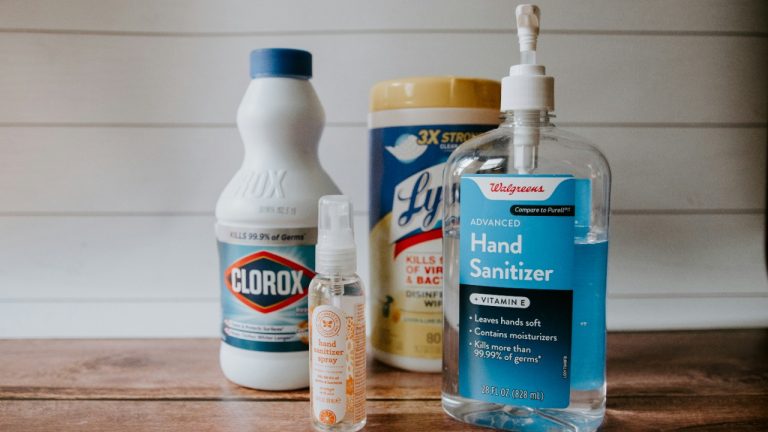 15 Items I Always Keep in My Desk Drawer – Decluttering Mom