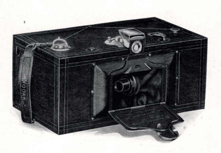 11 old cameras worth more than their film – Decluttering Mom