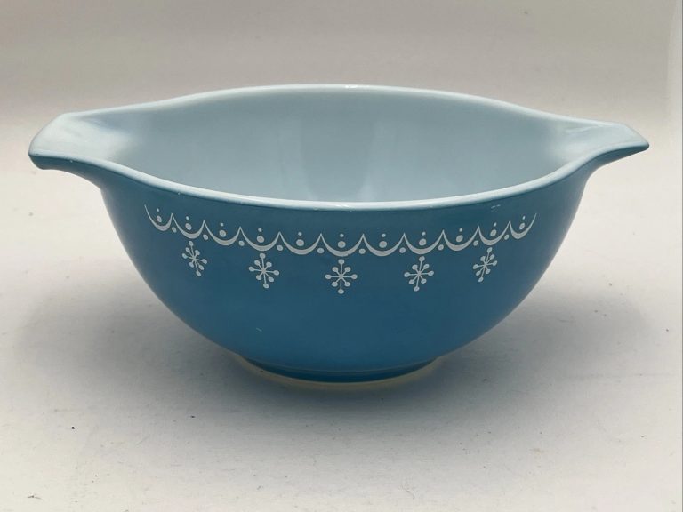 13 Pyrex Bowls Everyone Is Trying to Find Right Now – Decluttering Mom