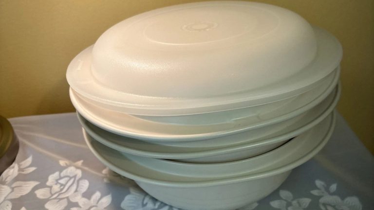 15 Vintage Tupperware Pieces Worth More Than You Think – Decluttering Mom