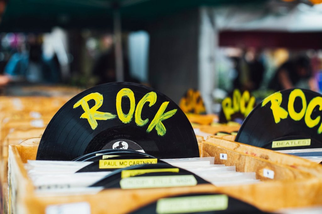 10 Reasons Collecting Vinyl Records Is Popular Again – Decluttering Mom
