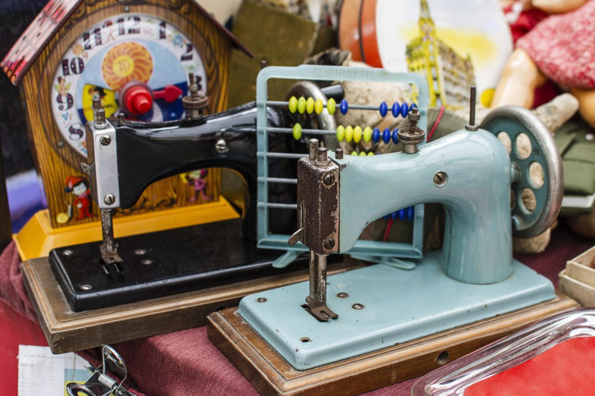 19 dusty old things grandma kept that are now valuable – Decluttering Mom