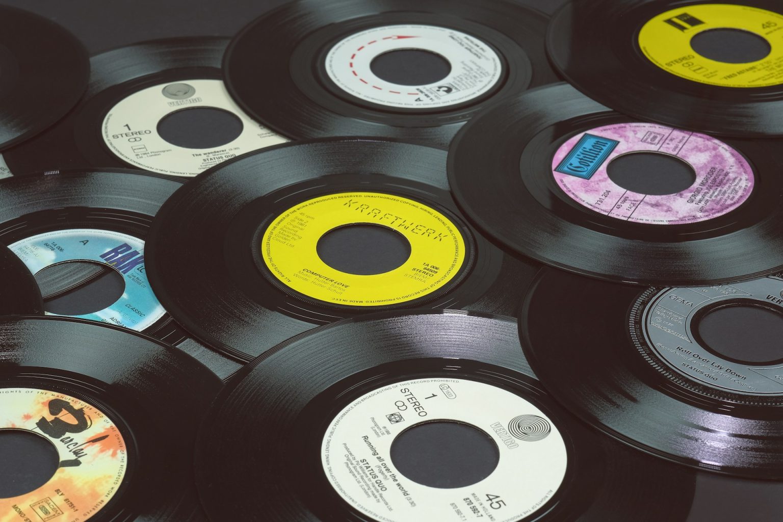 10 Reasons Collecting Vinyl Records Is Popular Again – Decluttering Mom