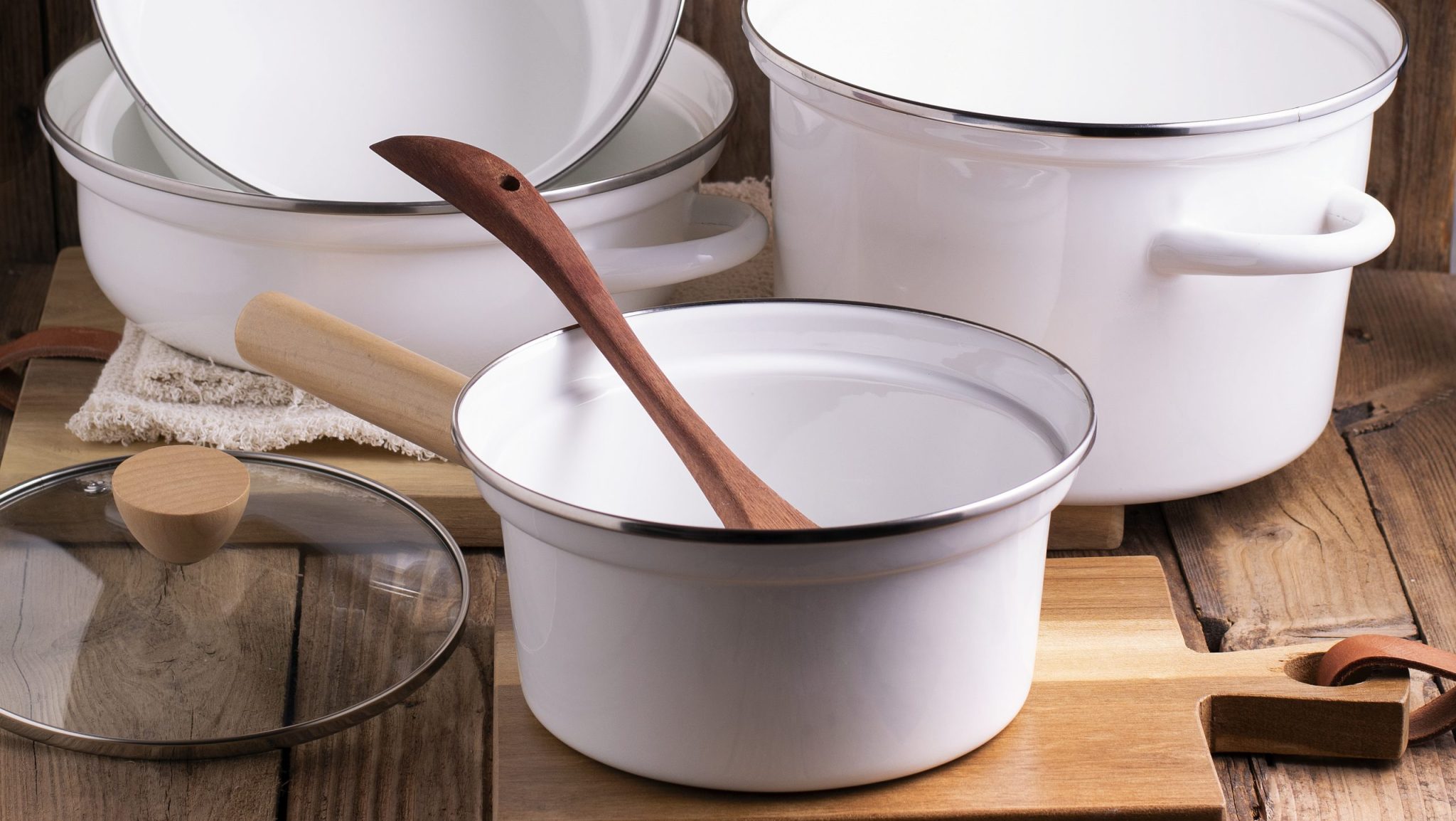 11 Old Cookware Brands That Still Have Collector Value – Decluttering Mom