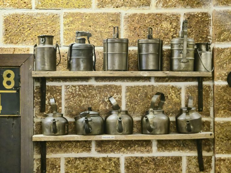 11 Old Cookware Brands That Still Have Collector Value – Decluttering Mom
