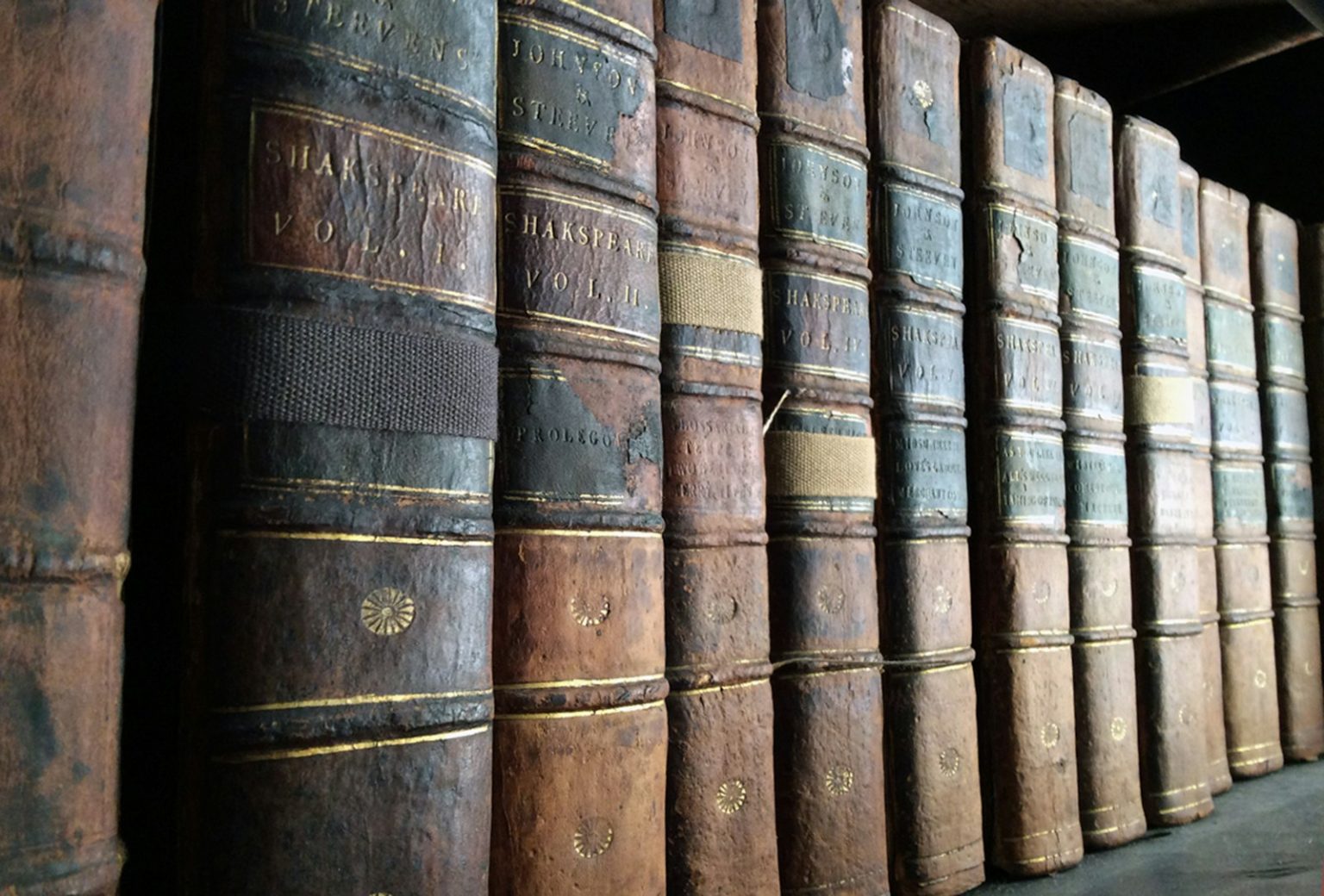 12 heirlooms families pass down for generations – Decluttering Mom