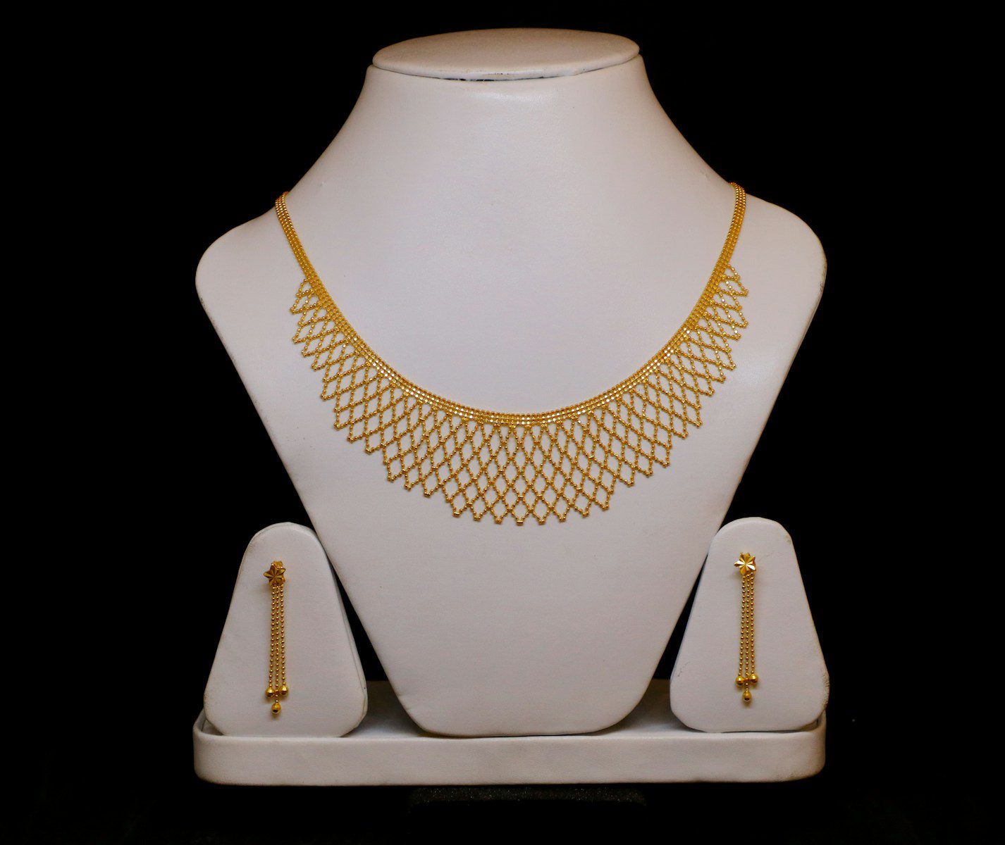 5 Vintage Jewelry Styles That Are Hot With Collectors Right Now ...