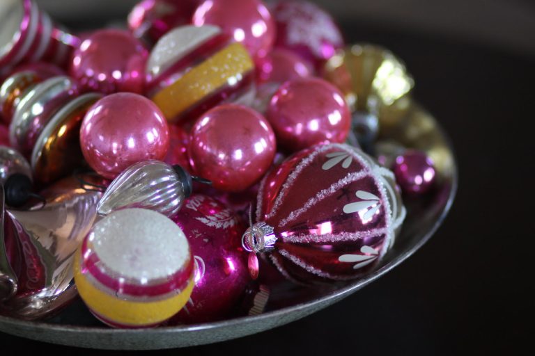 6 Old Holiday Decorations Worth Checking – Decluttering Mom