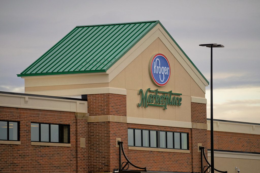 Georgia Woman Asks Man to Grab Item on Top Shelf — Then His Wife Steps ...