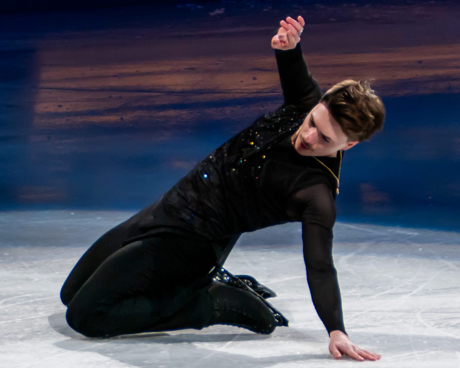 Figure Skater Breaks Down In Tears During Tribute To Parents One Year ...