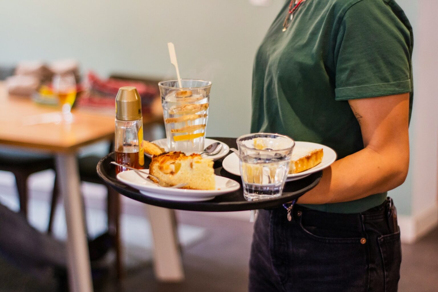 Servers Are Calling Out These 6 Restaurant Habits They Secretly Hate ...