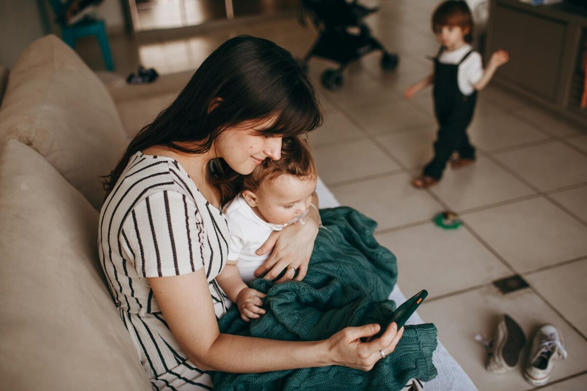 “Why Does My Husband Ignore Our Child but I Can’t?” One Mom Asks ...