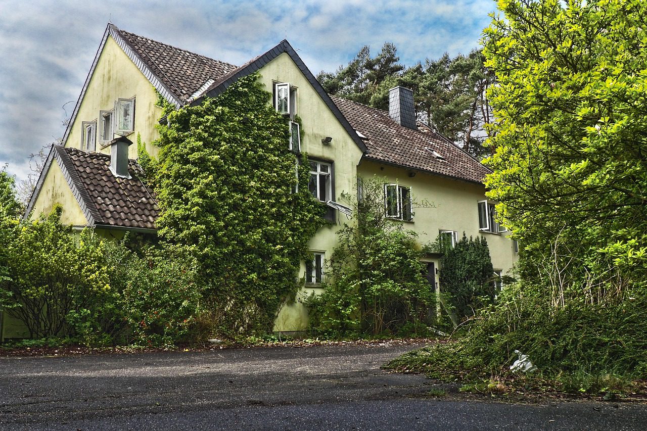 Homeowners Hit With $150 Daily Fines Over Grass Height Violations ...