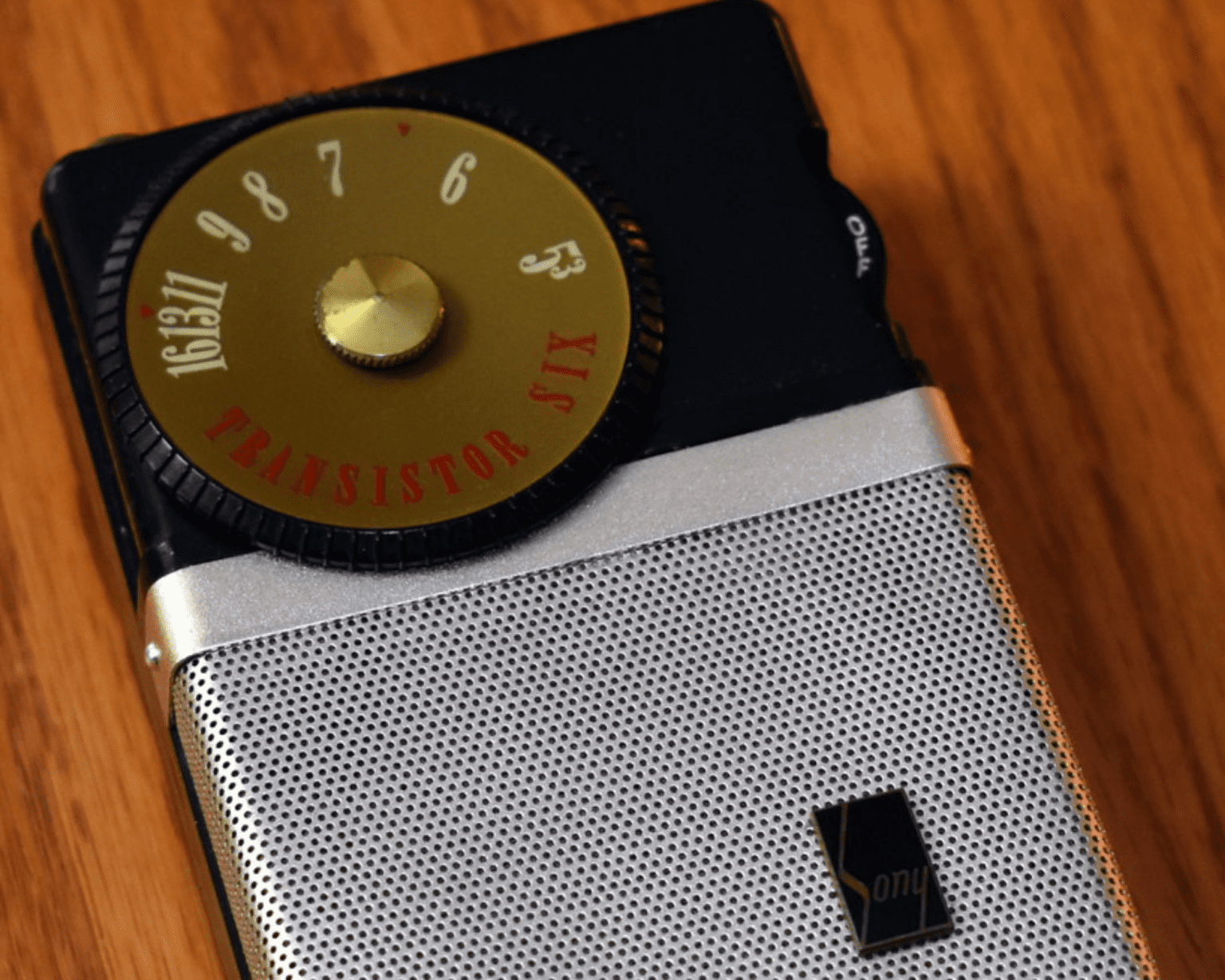 Resellers Report 6 Early Transistor Radios That Attract Retro Tech ...
