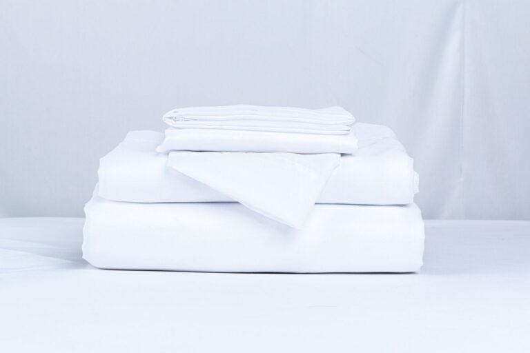 Fitted Sheets Are Ruining Your Linen Closet Until You Fold Them This ...